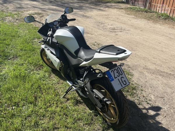 White Yamaha YZF 2013 in Ukmerge, with an engine capacity of 0.13 L and mileage of 27 thousand km for 1900 €, photo 3 on AUTOMOTO.COM.LV