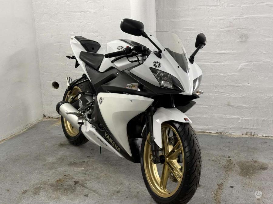 White Yamaha YZF 2013 in Marijampole, with an engine capacity of 0.13 L and mileage of 21 thousand km for 1890 €, photo 3 on AUTOMOTO.COM.LV