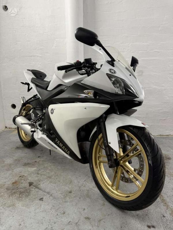 White Yamaha YZF 2013 in Marijampole, with an engine capacity of 0.13 L and mileage of 21 thousand km for 1890 €, photo 3 on AUTOMOTO.COM.LV