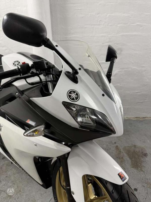 White Yamaha YZF 2013 in Marijampole, with an engine capacity of 0.13 L and mileage of 21 thousand km for 1890 €, photo 5 on AUTOMOTO.COM.LV