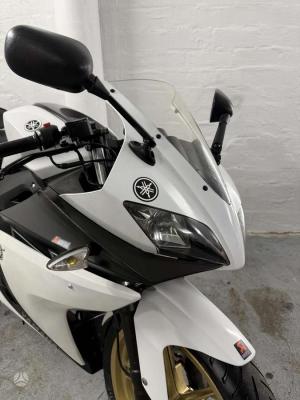 White Yamaha YZF 2013 in Marijampole, with an engine capacity of 0.13 L and mileage of 21 thousand km for 1890 €, photo 6 on AUTOMOTO.COM.LV