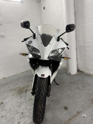 White Yamaha YZF 2013 in Marijampole, with an engine capacity of 0.13 L and mileage of 21 thousand km for 1890 €, photo 7 on AUTOMOTO.COM.LV