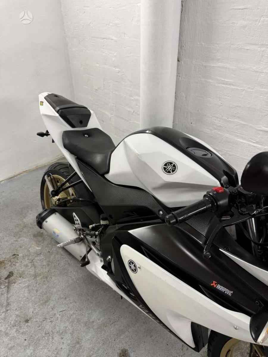 White Yamaha YZF 2013 in Marijampole, with an engine capacity of 0.13 L and mileage of 21 thousand km for 1890 €, photo 11 on AUTOMOTO.COM.LV