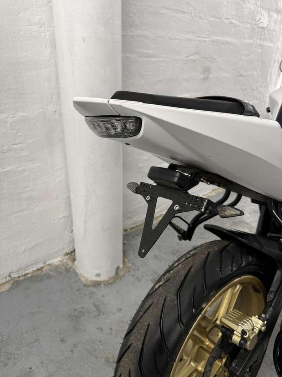 White Yamaha YZF 2013 in Marijampole, with an engine capacity of 0.13 L and mileage of 21 thousand km for 1890 €, photo 13 on AUTOMOTO.COM.LV