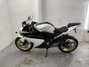 White Yamaha YZF 2013 in Marijampole, with an engine capacity of 0.13 L and mileage of 21 thousand km for 1890 €, photo 15 on AUTOMOTO.COM.LV