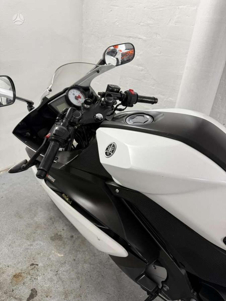 White Yamaha YZF 2013 in Marijampole, with an engine capacity of 0.13 L and mileage of 21 thousand km for 1890 €, photo 19 on AUTOMOTO.COM.LV