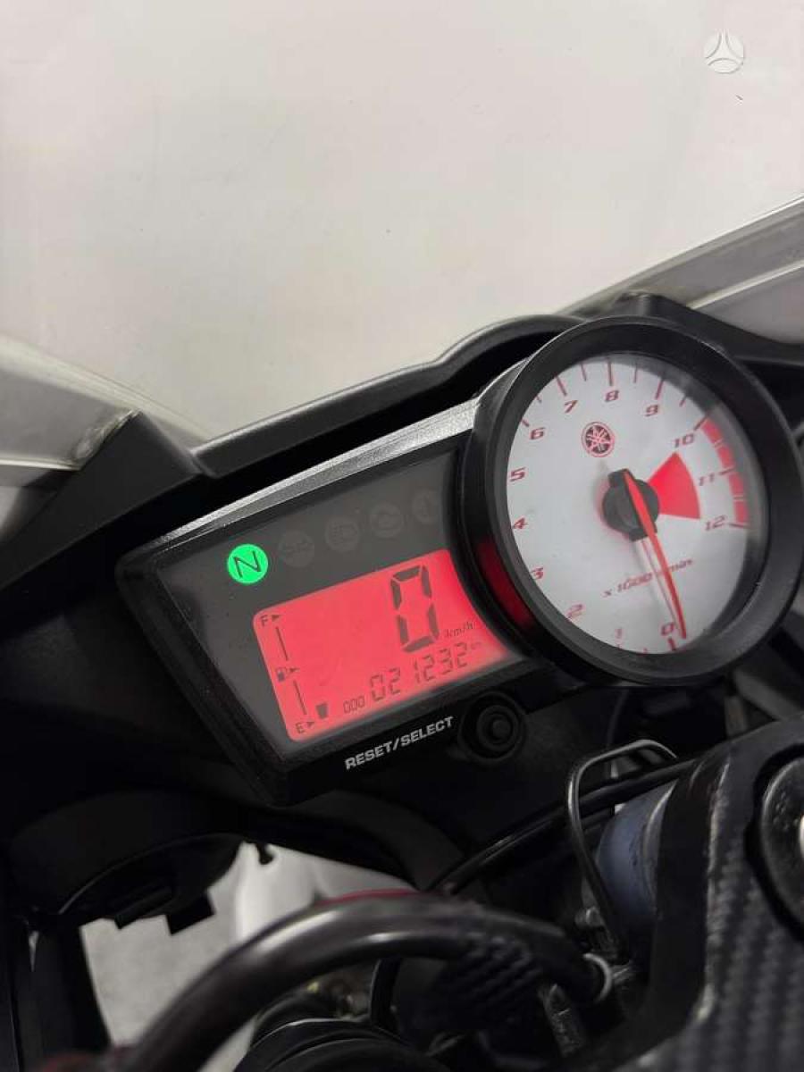 White Yamaha YZF 2013 in Marijampole, with an engine capacity of 0.13 L and mileage of 21 thousand km for 1890 €, photo 21 on AUTOMOTO.COM.LV
