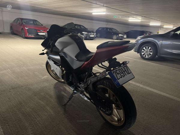 White Yamaha YZF 2013 in Vilnius, with an engine capacity of 0.13 L and mileage of 29 thousand km for 1600 €, photo 4 on AUTOMOTO.COM.LV