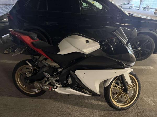 White Yamaha YZF 2013 in Vilnius, with an engine capacity of 0.13 L and mileage of 29 thousand km for 1600 €, photo 5 on AUTOMOTO.COM.LV