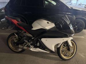 Balts Yamaha YZF 2013 Viļņa, ar dzinēja tilpumu 0.13 L un nobraukumu 29 tūkst. km par 1600 €, foto 5 vietnē AUTOMOTO.COM.LV