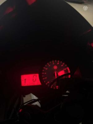 Balts Yamaha YZF 2013 Viļņa, ar dzinēja tilpumu 0.13 L un nobraukumu 29 tūkst. km par 1600 €, foto 8 vietnē AUTOMOTO.COM.LV