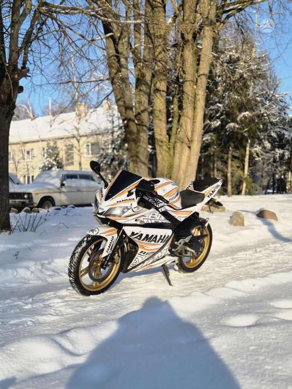 White Yamaha YZF 2014 in Prienai, with an engine capacity of 0.13 L and mileage of 28 thousand km for 1930 €, photo 1 on AUTOMOTO.COM.LV