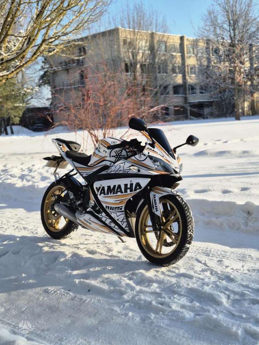 White Yamaha YZF 2014 in Prienai, with an engine capacity of 0.13 L and mileage of 28 thousand km for 1930 €, photo 3 on AUTOMOTO.COM.LV