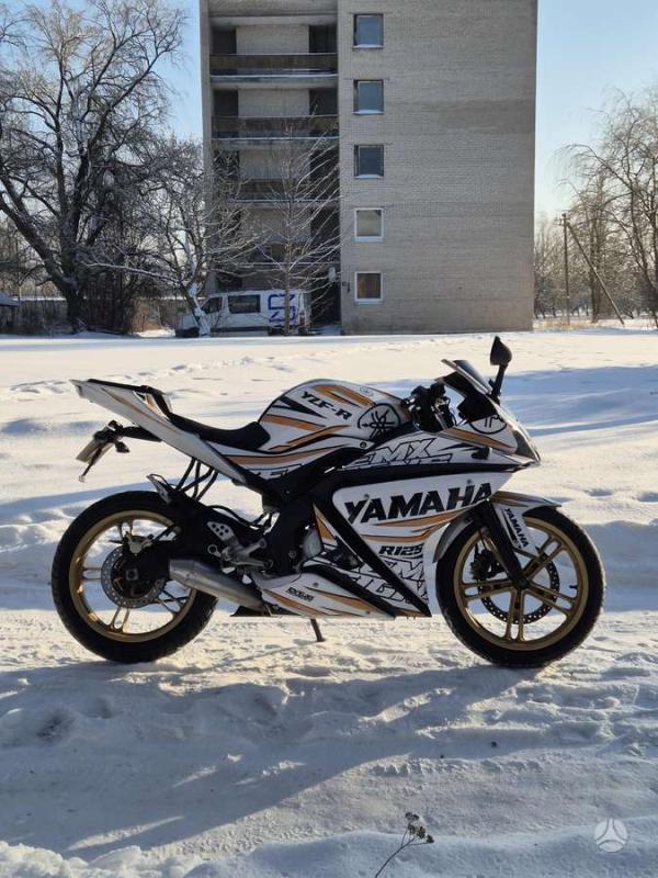 White Yamaha YZF 2014 in Prienai, with an engine capacity of 0.13 L and mileage of 28 thousand km for 1930 €, photo 4 on AUTOMOTO.COM.LV