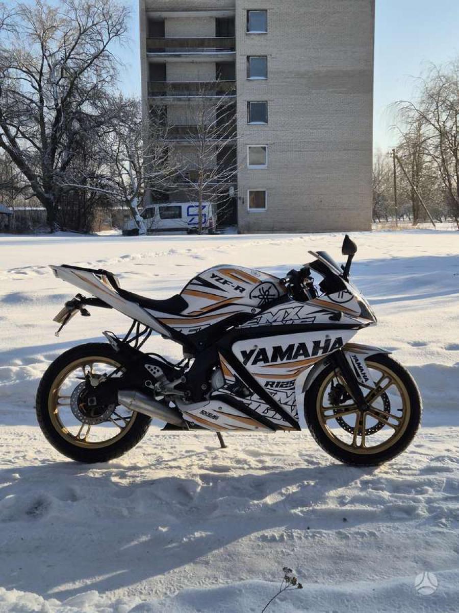 White Yamaha YZF 2014 in Prienai, with an engine capacity of 0.13 L and mileage of 28 thousand km for 1930 €, photo 4 on AUTOMOTO.COM.LV