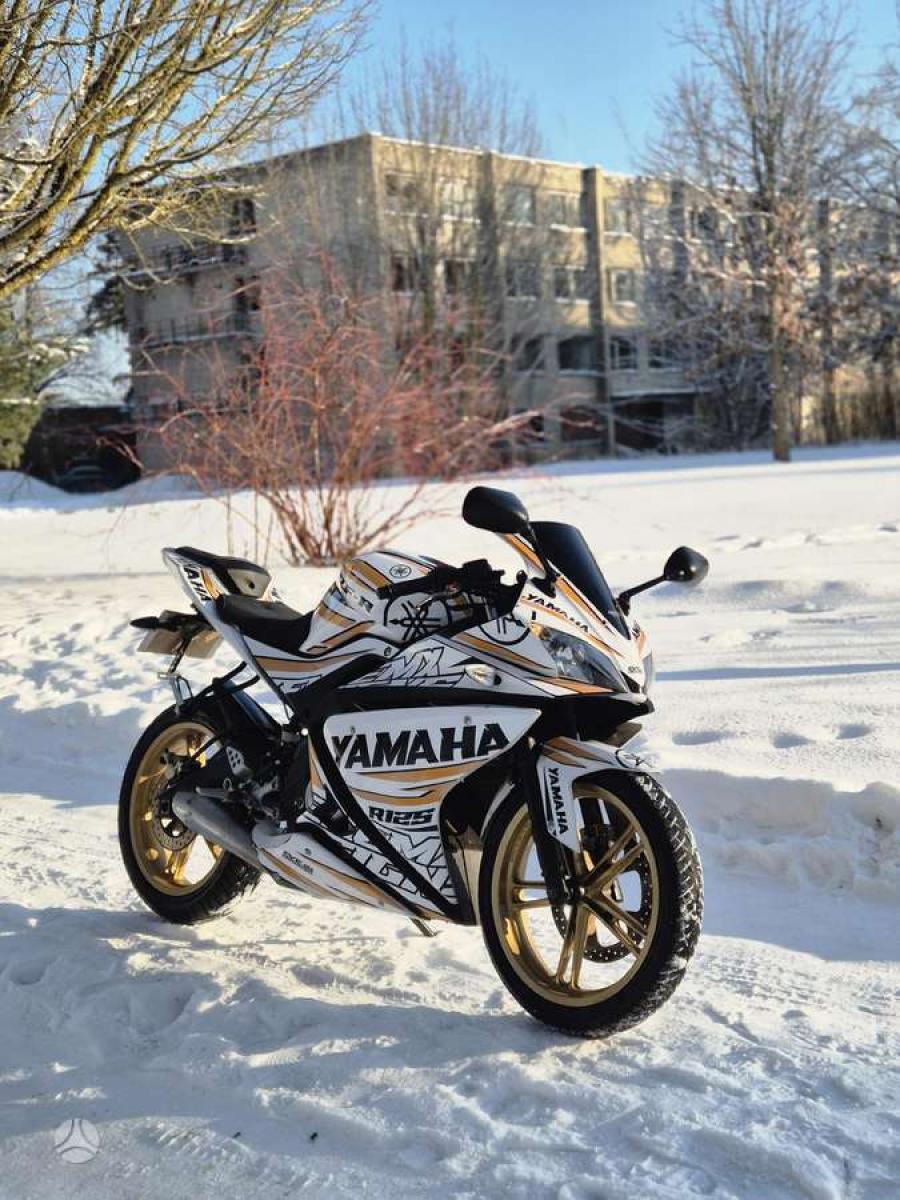 White Yamaha YZF 2014 in Prienai, with an engine capacity of 0.13 L and mileage of 28 thousand km for 1930 €, photo 9 on AUTOMOTO.COM.LV
