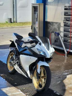 White Yamaha YZF 2015 in Panevezys, with an engine capacity of 0.13 L and mileage of 32 thousand km for 2199 €, photo  on AUTOMOTO.COM.LV