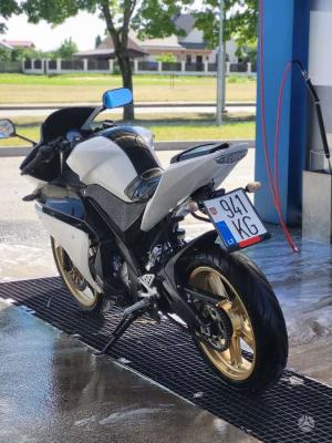 Balts Yamaha YZF 2015 Panevēža, ar dzinēja tilpumu 0.13 L un nobraukumu 32 tūkst. km par 2199 €, foto 5 vietnē AUTOMOTO.COM.LV