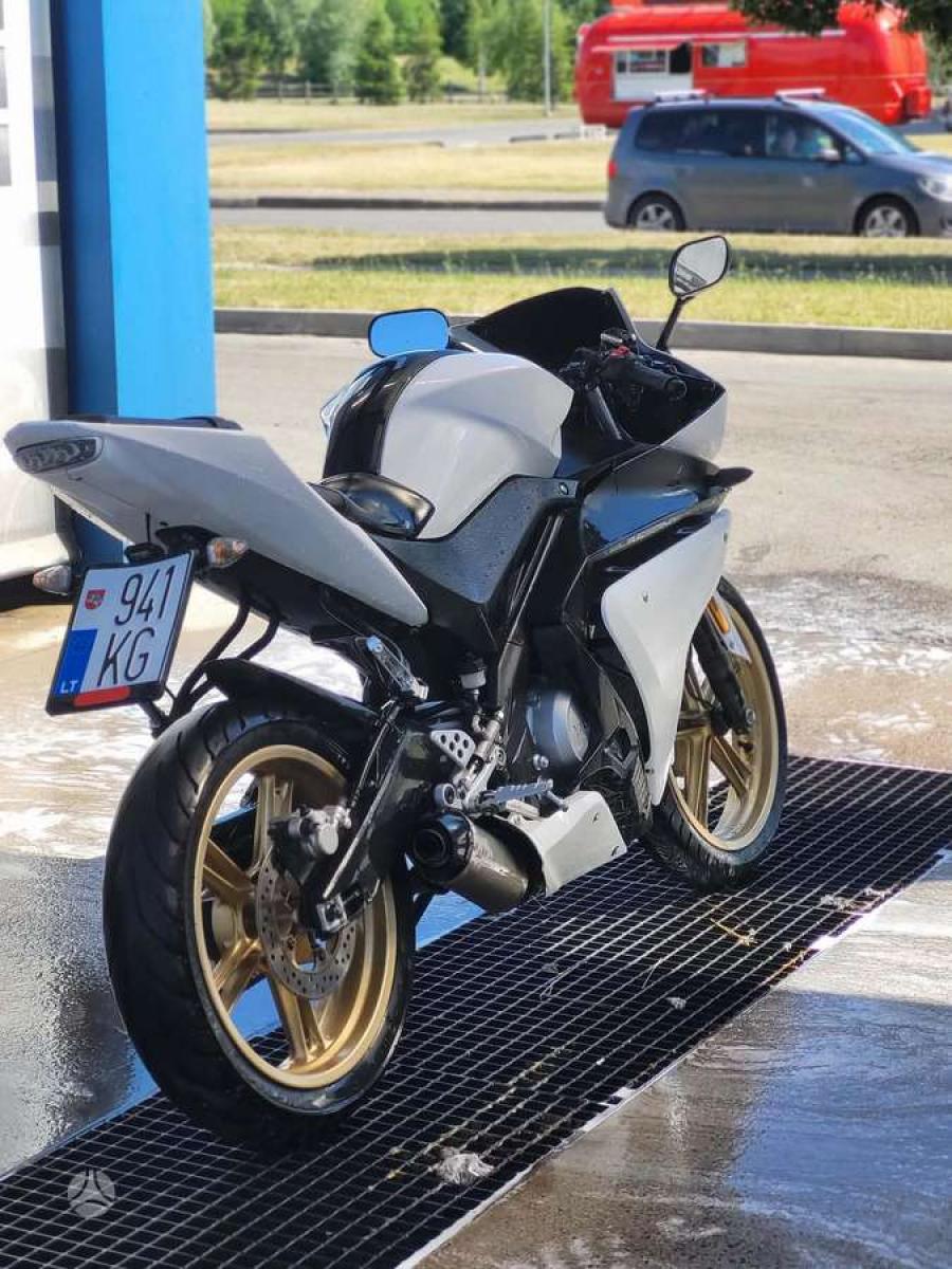 Balts Yamaha YZF 2015 Panevēža, ar dzinēja tilpumu 0.13 L un nobraukumu 32 tūkst. km par 2199 €, foto 6 vietnē AUTOMOTO.COM.LV