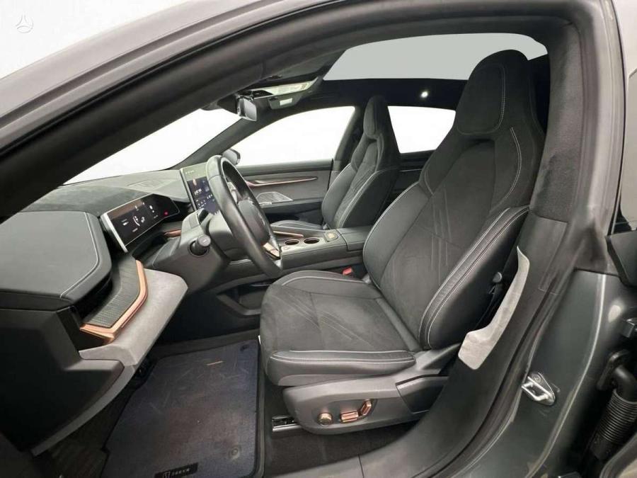 Grey Zeekr 001 2024 in Vilnius, with an engine capacity of 0.00 L and mileage of 43 thousand km for 52900 €, photo 8 on AUTOMOTO.COM.LV